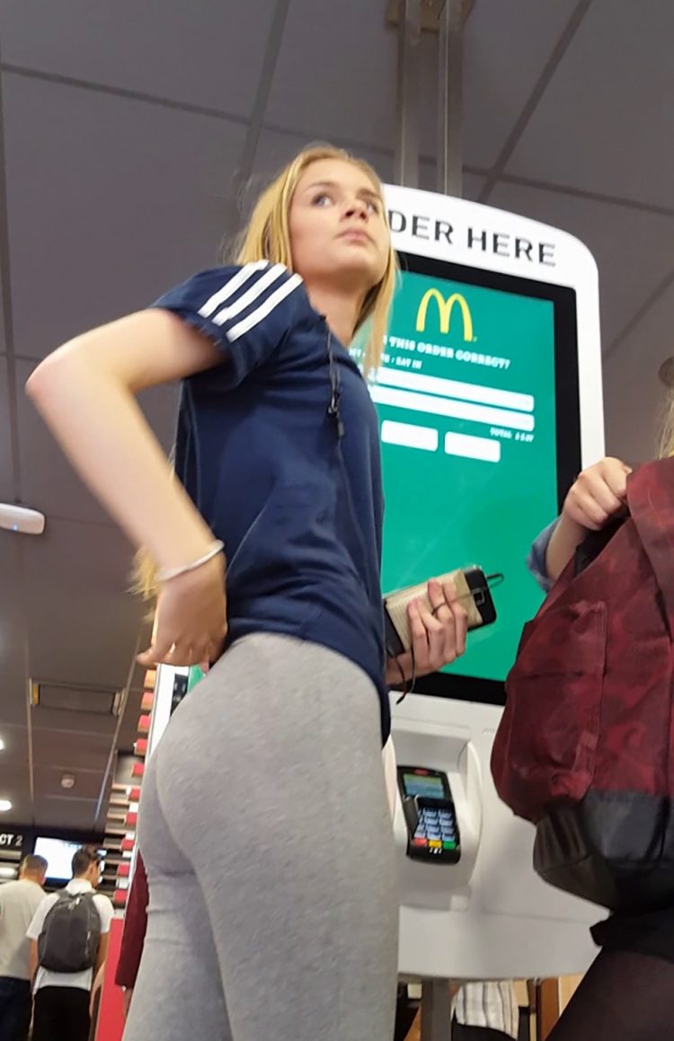 Voyeur is hungry for perfect young ass in grey leggings – The Voyeur ...
